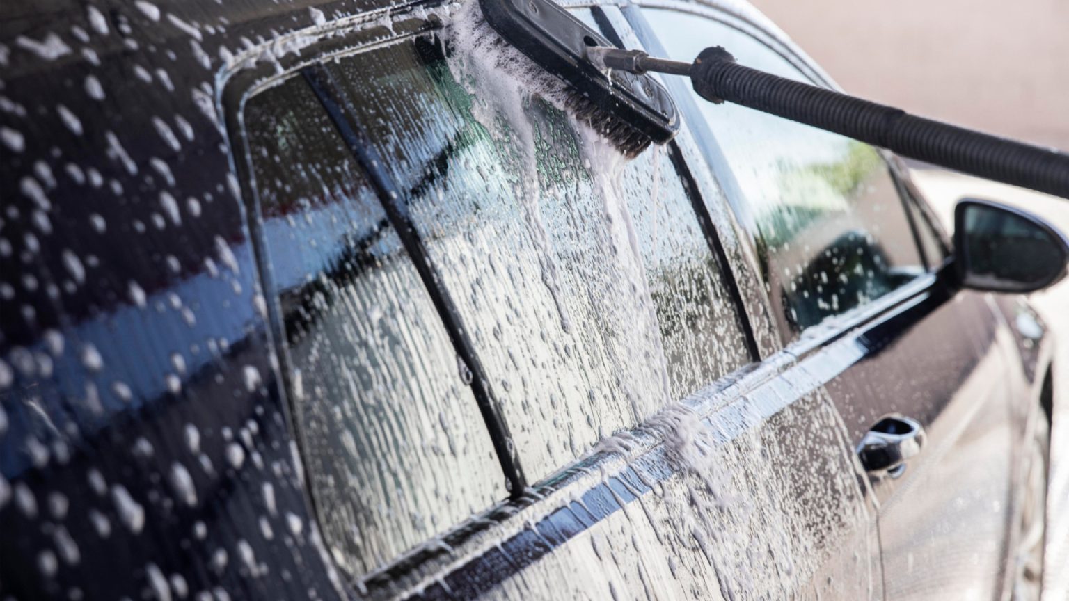 Pourquoi le lavage régulier de votre voiture est essentiel pour sa ...